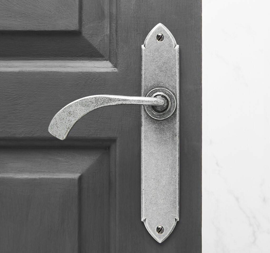 Gothic Curved Lever Handles (Pair) - Pewter