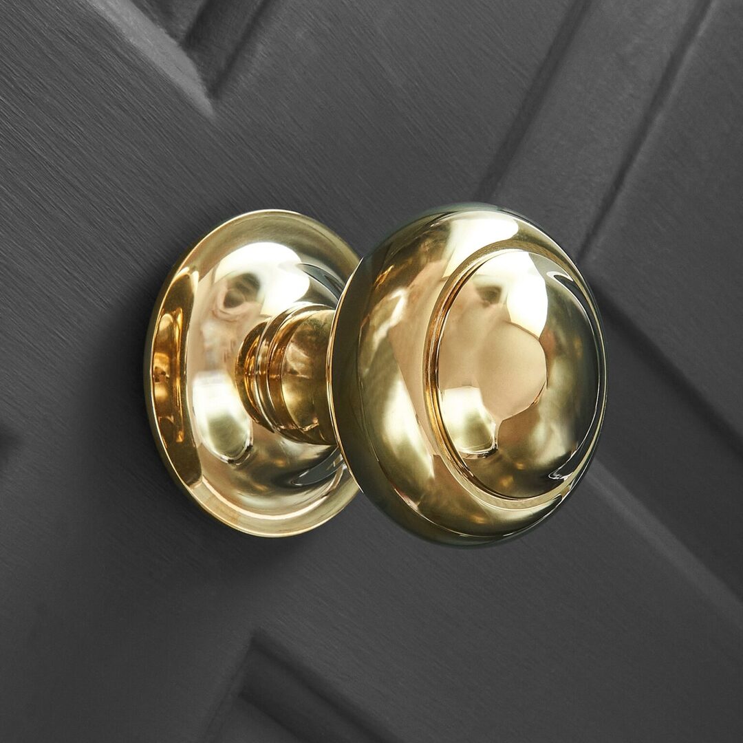 Round Centre Door Knob - Polished Brass