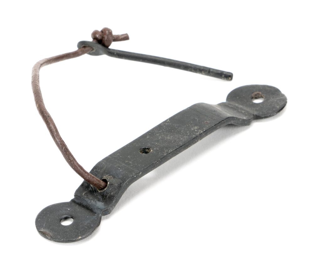 External Beeswax Locking Penny End Screw on Staple - Grace & Glory