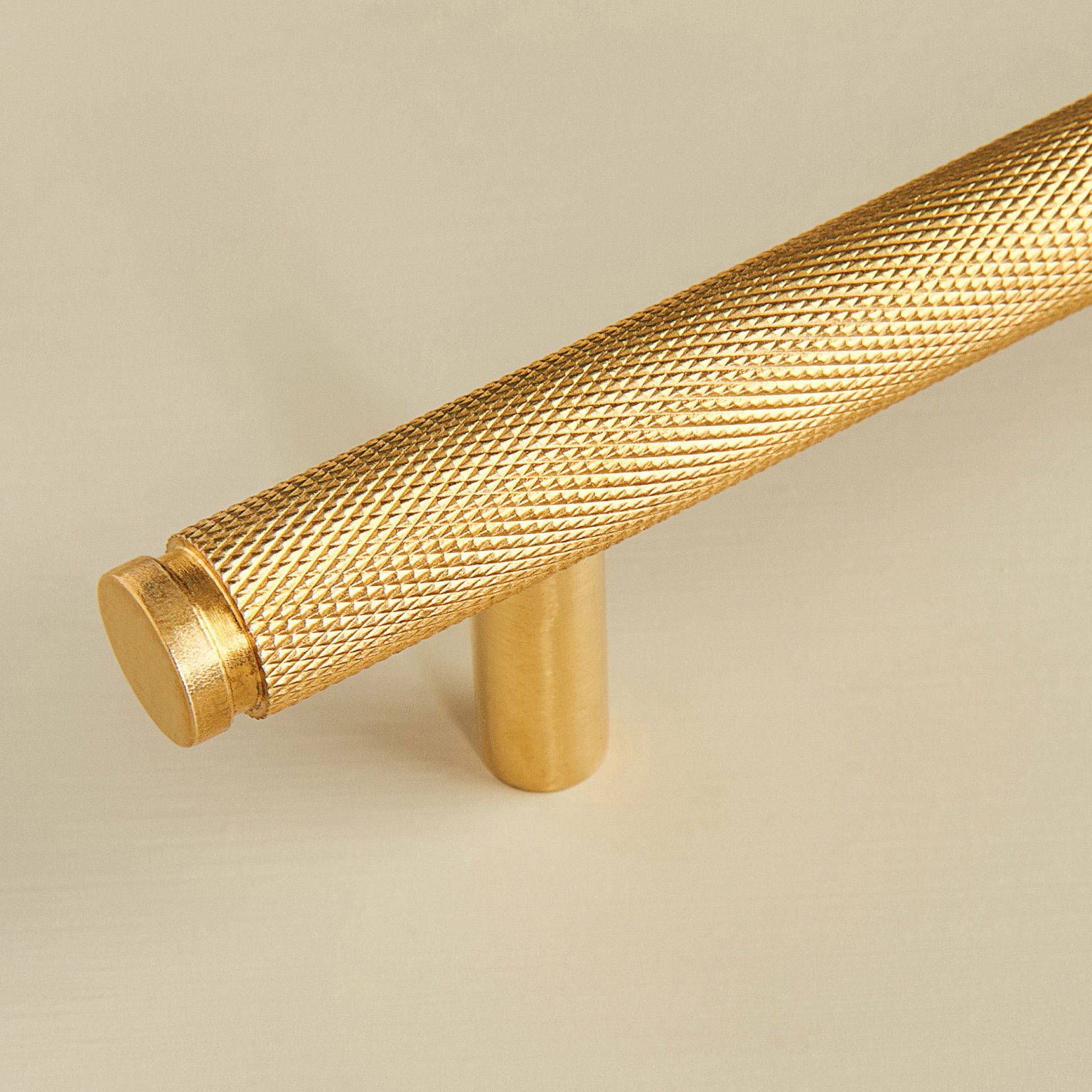 Brompton Knurled Pull Handle (Medium) - Polished Brass - Grace & Glory